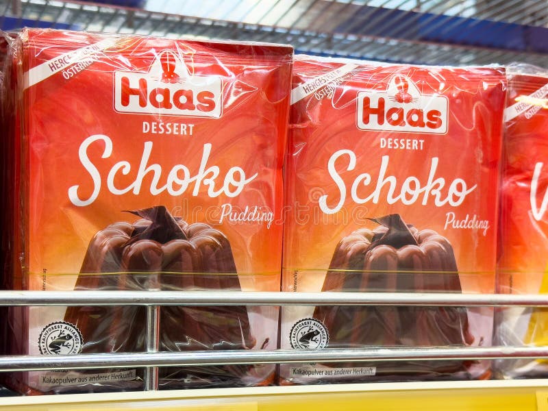 Haas Chocolate Pudding Display in Grocery Store Aisle Editorial Photo ...