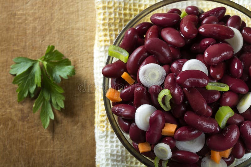 Haba Con La Ensalada De La Cebolla Imagen de archivo - Imagen de madera ...
