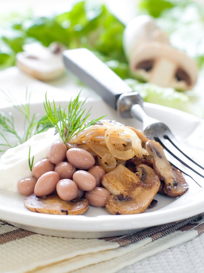 Haba Y Aperitivo De Las Setas Foto de archivo - Imagen de selectivo ...