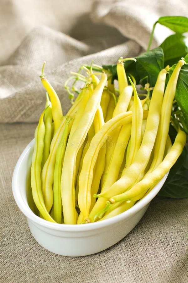 Habas frescas foto de archivo. Imagen de legumbre, agricultura - 77273700