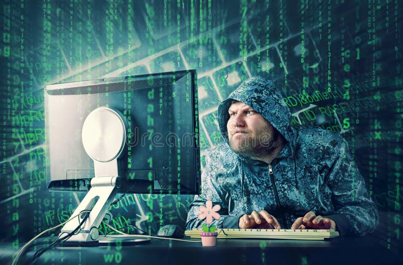 Hacker, Der am Schreibtisch Schaut Auf Bildschirm Sitzt Stockfoto ...