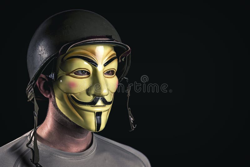 Hacker mit Maske redaktionelles stockbild. Bild von schablone - 104862089
