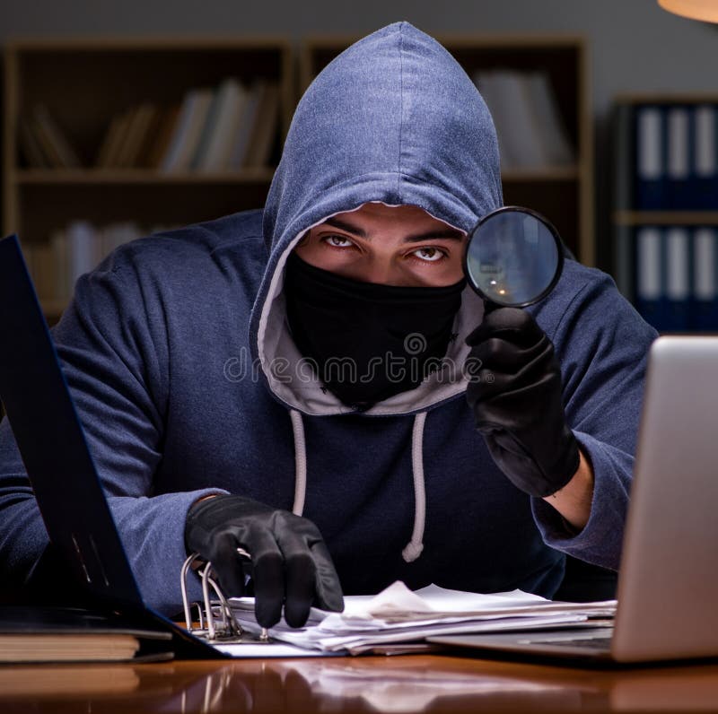 Hacker Robando Datos Personales De Su Computadora Personal Imagen de ...