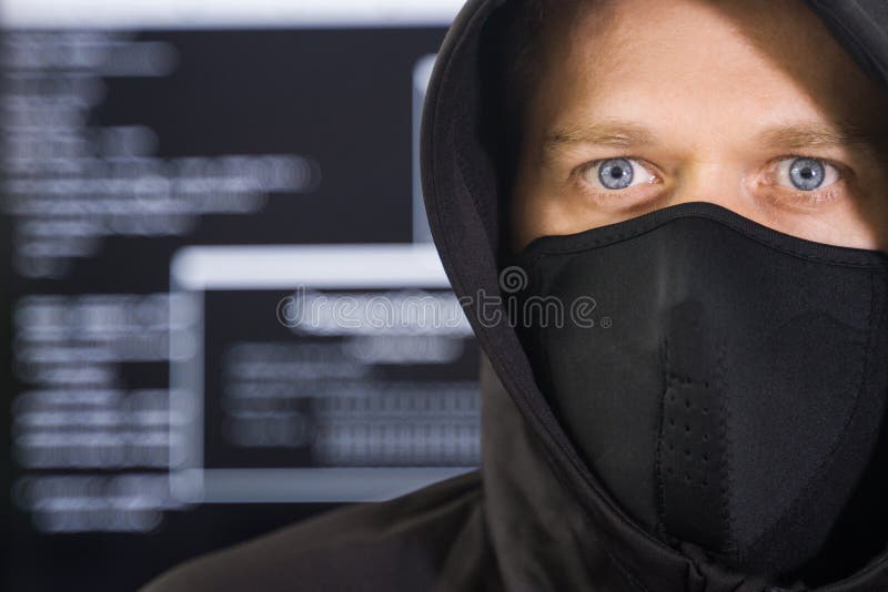 Hacker in schwarzer Maske stockfoto. Bild von privatleben - 159548814