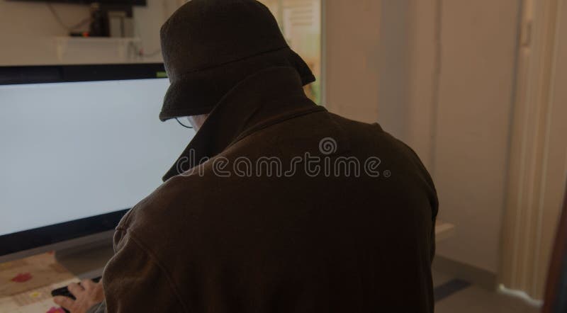 Hackermann Und -computer, Die Informationen Mit Laptop Stehlen ...