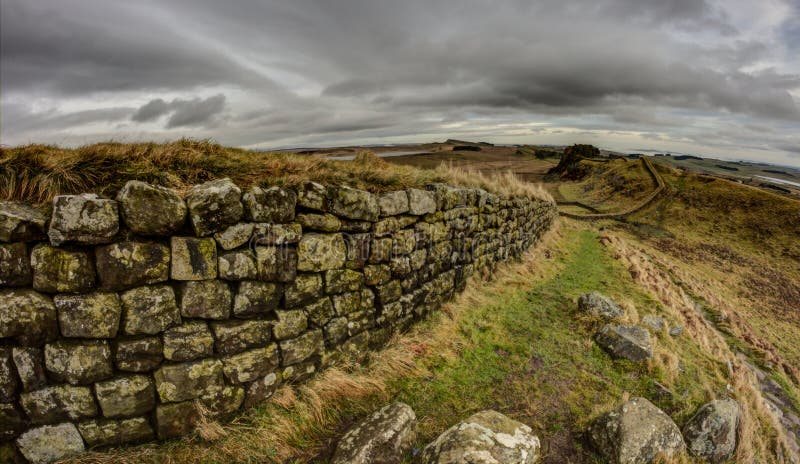 De Romeinse Muur Van Lugo Omringt Het Historische Centrum Van De ...