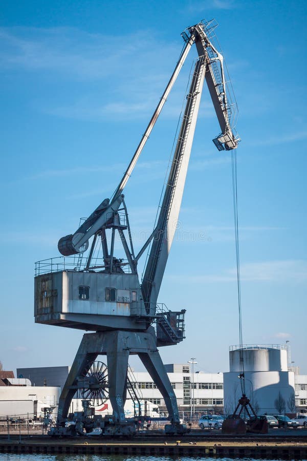 Hafenkran stockfoto. Bild von aufbau, industrie, wolke - 30529890