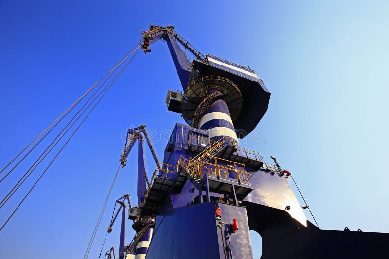 Hafenkran stockfoto. Bild von fähre, technologie, kanal - 227534780