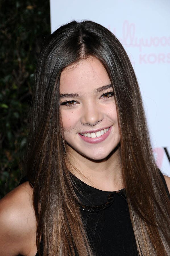 Hailee Steinfeld editorial stock photo. Image of hills - 34643098