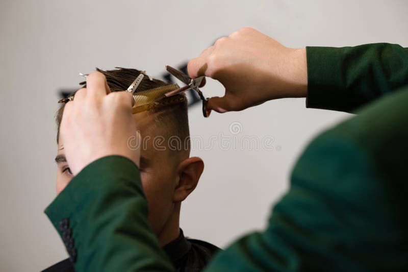 Haircut Alignment of the Contour of the Head with Scissors. Short ...