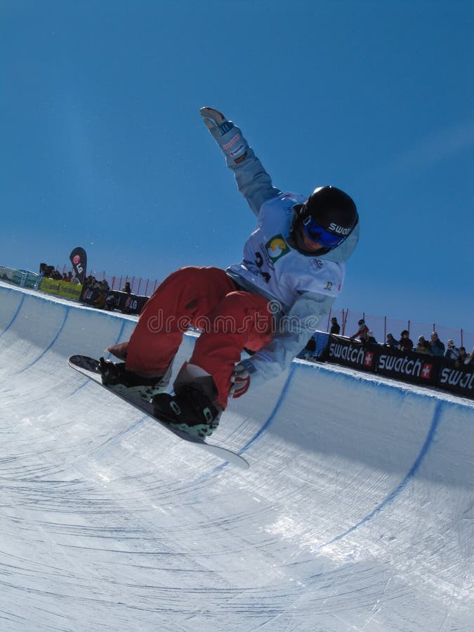 Snowboard-halbes Rohr redaktionelles stockfotografie. Bild von ...