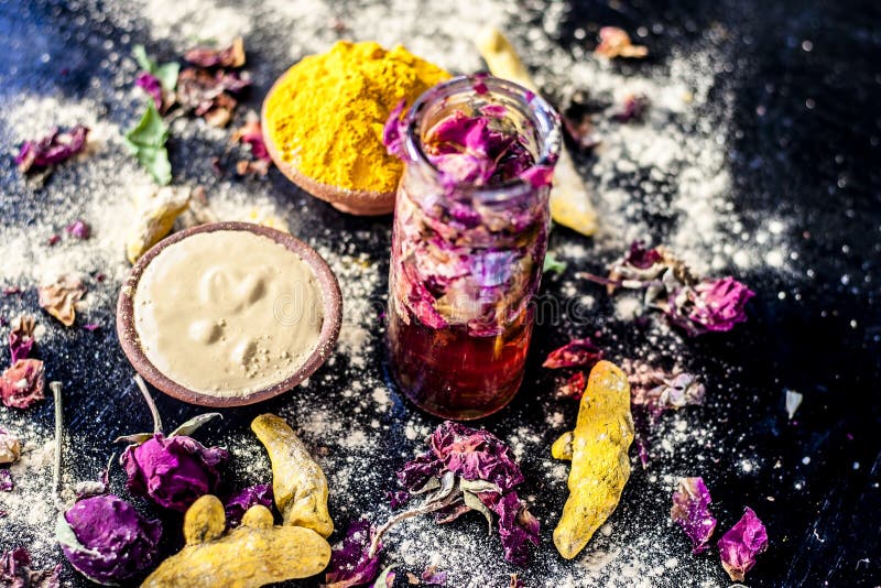 Haldi Ubtan Con Todos Los Ingredientes Necesarios Imagen de archivo ...