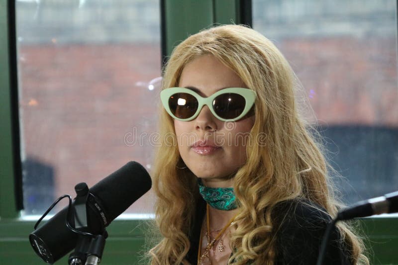 Haley Reinhart Films a Session in Brooklyn Editorial Photography ...