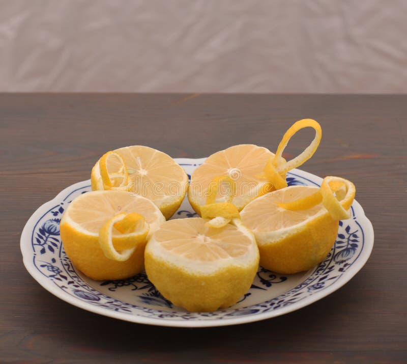 Half citronporslin arkivfoto. Bild av äta, vitt, grön - 12965536