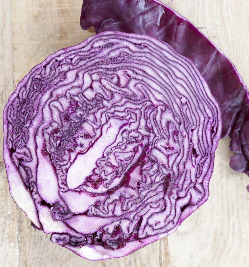 Half-cut purple cabbage stock image. Image of cutaway - 125053055