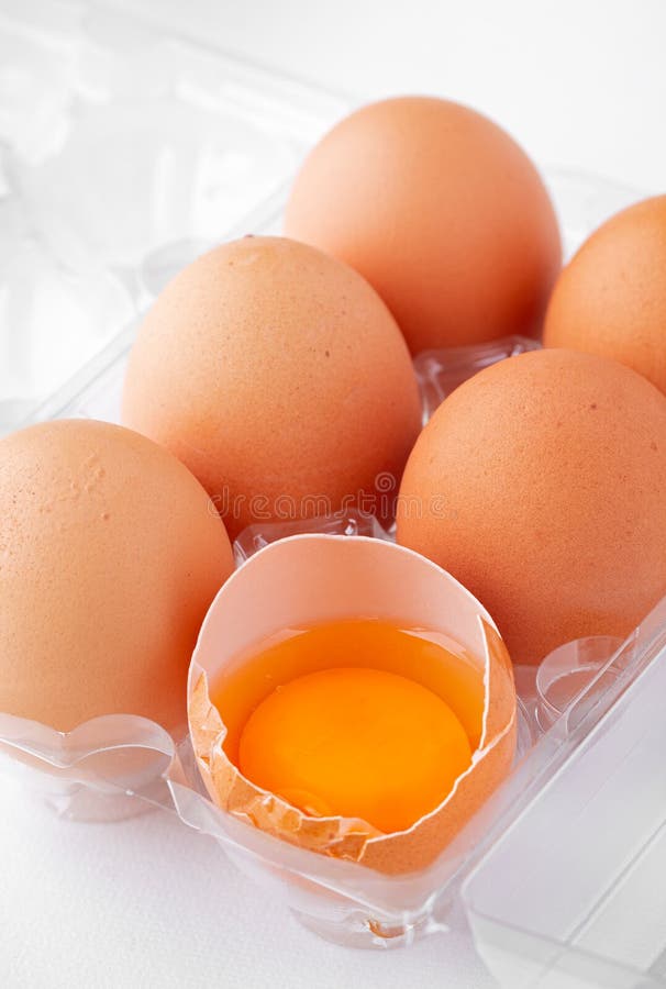 Half Dozen of Extra Large Brown Eggs with One Cracked Stock Image ...