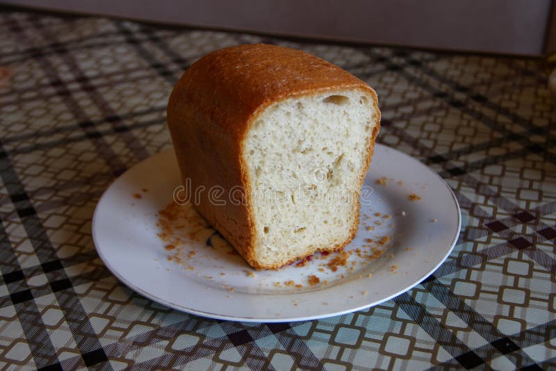 Half Loaf of Bread on a Plate Stock Image - Image of meal, grain: 214312141