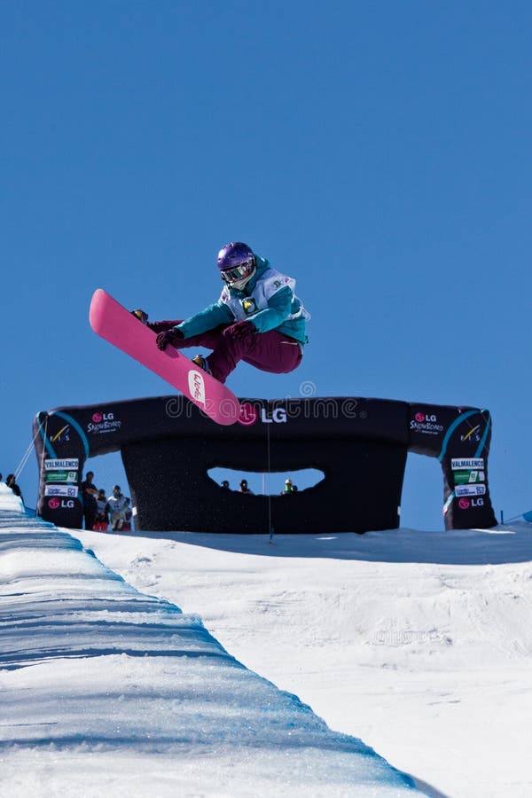 Half Pipe snowboard editorial photo. Image of amusement - 19278816