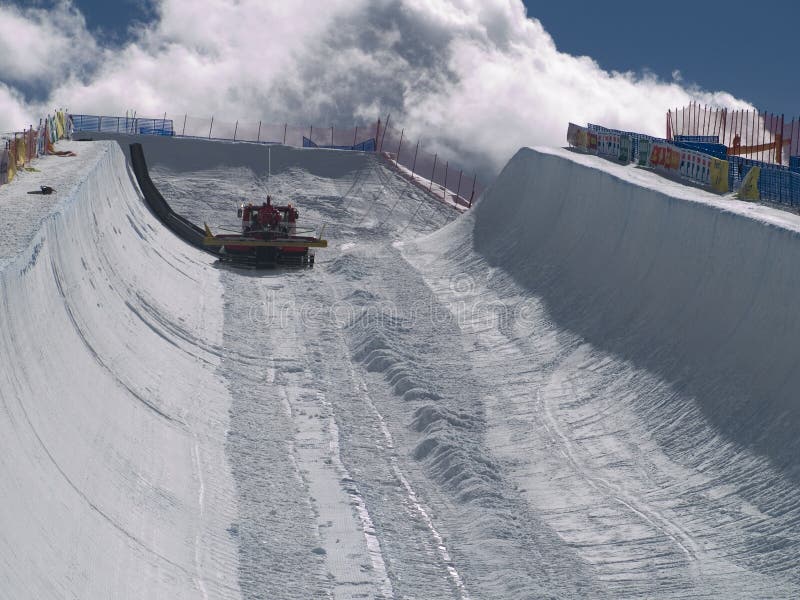 Half Pipe snowboard editorial photo. Image of boarding - 13427231