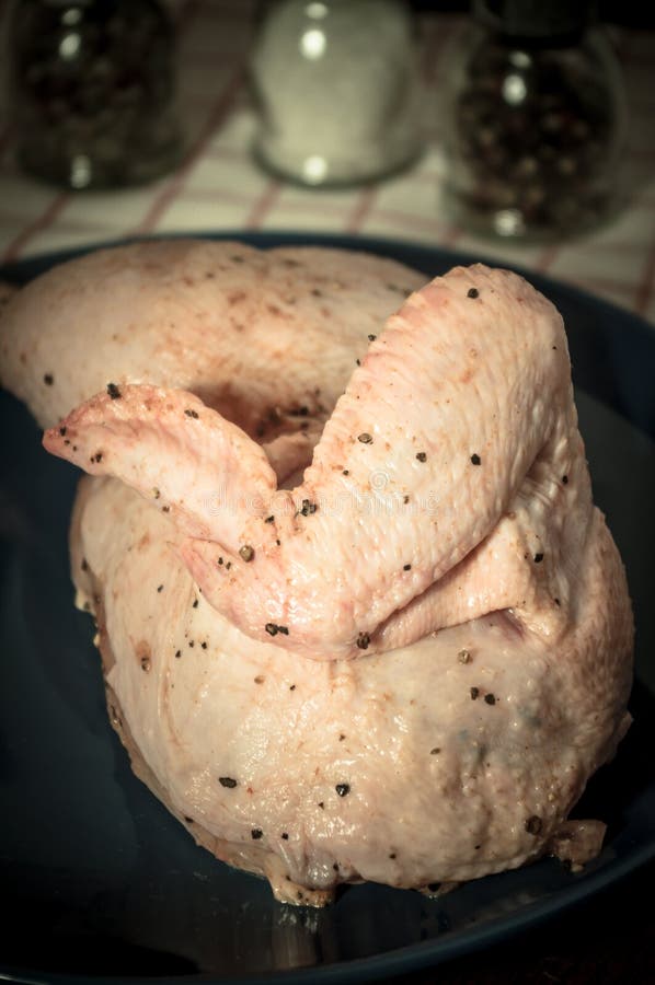 Half Raw Chicken Stock Photos - Download 4,586 Royalty Free Photos