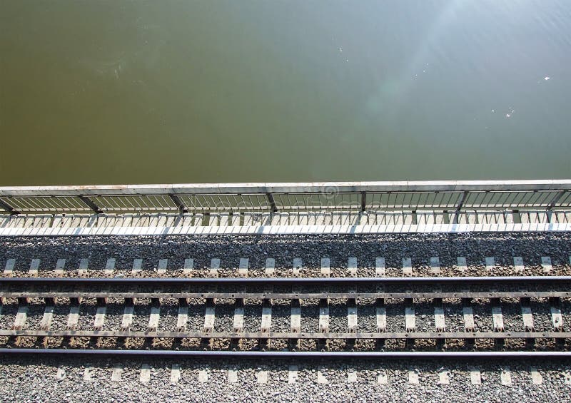 Half Water, Half Bridge. Railway and Water, Split Screen. Cai Ferate ...