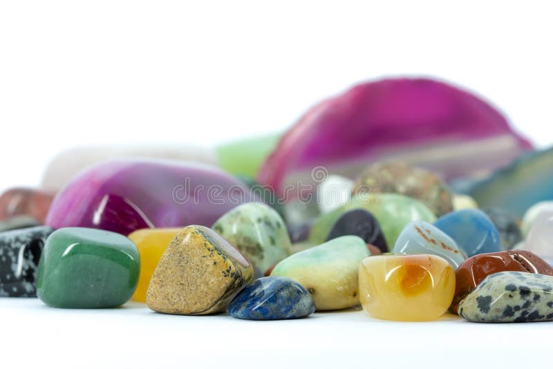 Een Verscheidenheid Van Halfedelstenen Van Verschillende Mineralen En ...