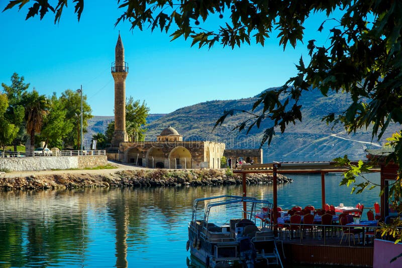 Nya Halfeti Och Floden Euphrates Redaktionell Arkivfoto - Bild av ...