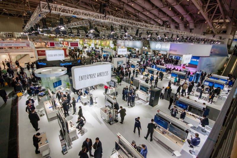 Grand salon commercial photo stock éditorial. Image du groupe - 99196463