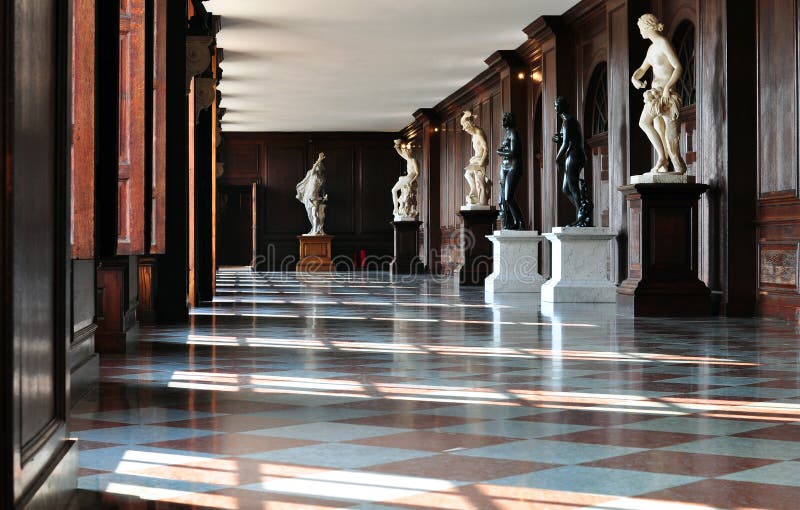 Hall in a Castle with Statues Stock Photo - Image of king, prince: 35015100