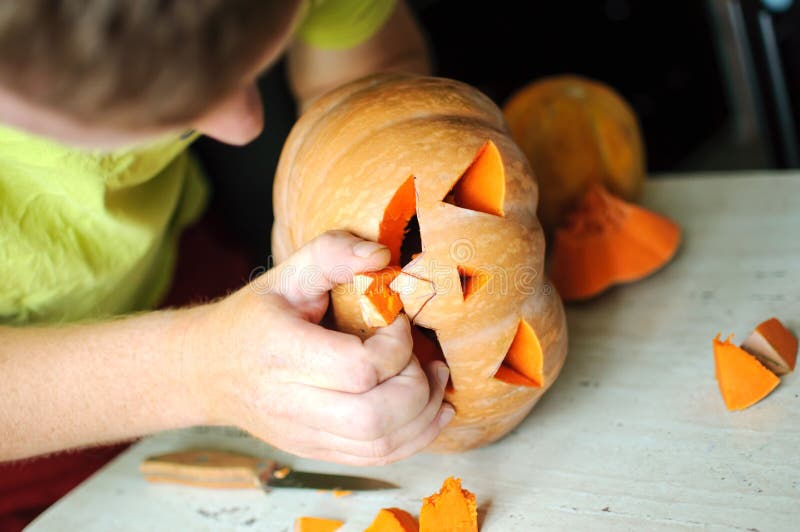 Halloween Pumpkin Cutting Process, Process of Making Jack-o-lantern ...