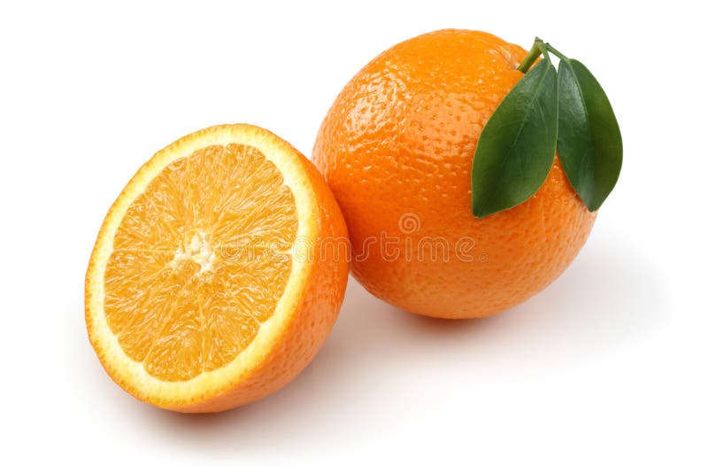 Halv apelsin och apelsin fotografering för bildbyråer. Bild av grupp ...