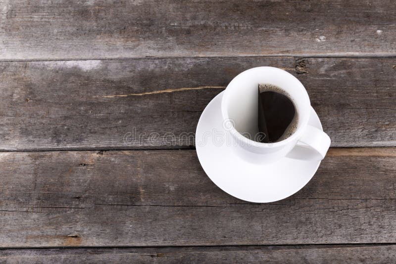 Halv Kopp Kaffe På Trätabellen Med Copysace Fotografering för ...