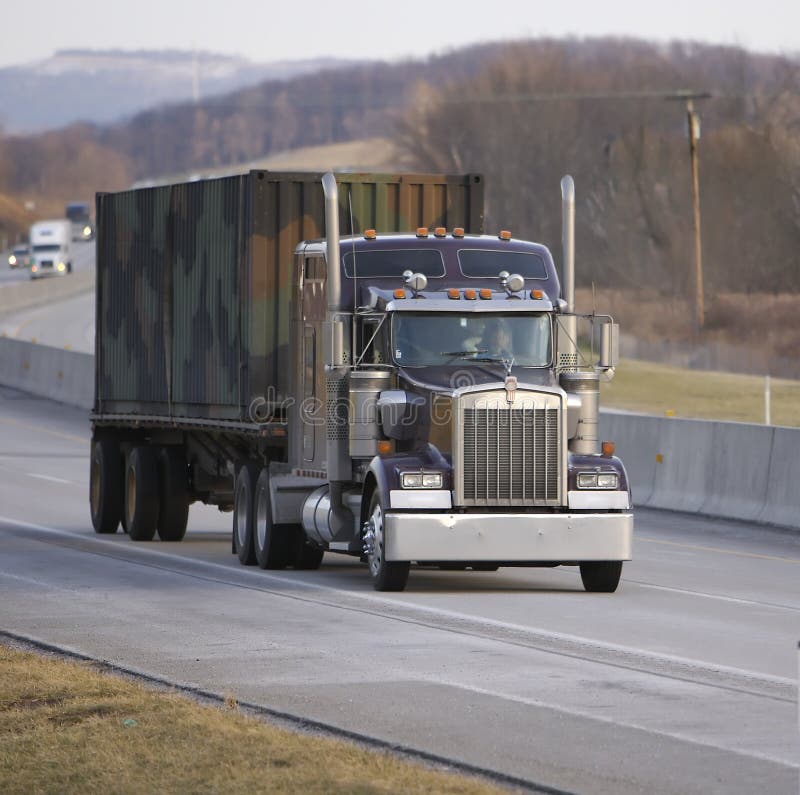 Halv lastbil fotografering för bildbyråer. Bild av över - 908371