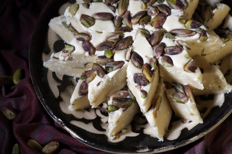 Halva del Uzbek aislado imagen de archivo. Imagen de alimento - 113662601