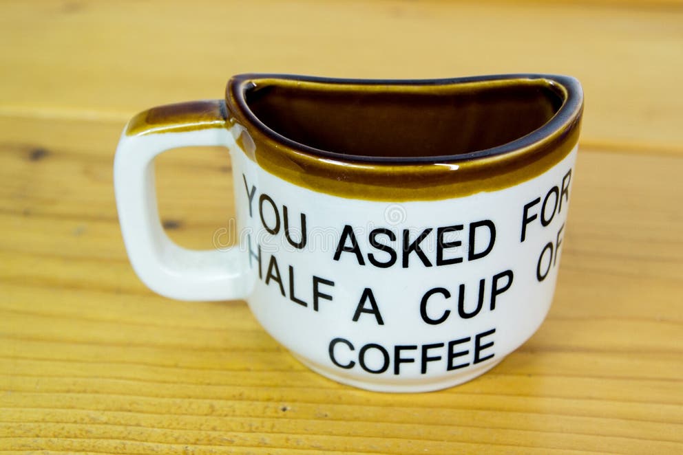 Halva per kopp kaffe fotografering för bildbyråer. Bild av kopp - 45692545