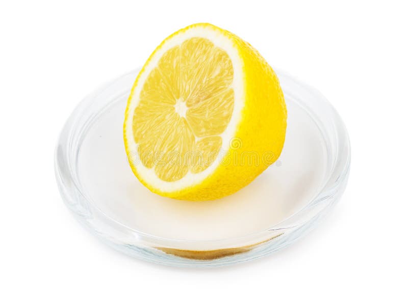 Halve Citroen Op Transparante Schotel Stock Afbeelding - Image of ...