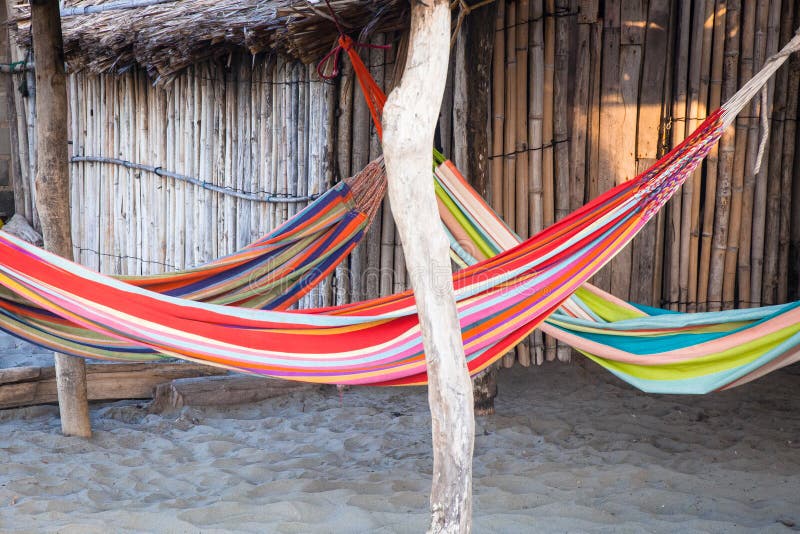 Hamacs en plage image stock. Image du tranquille, colombia - 40873275