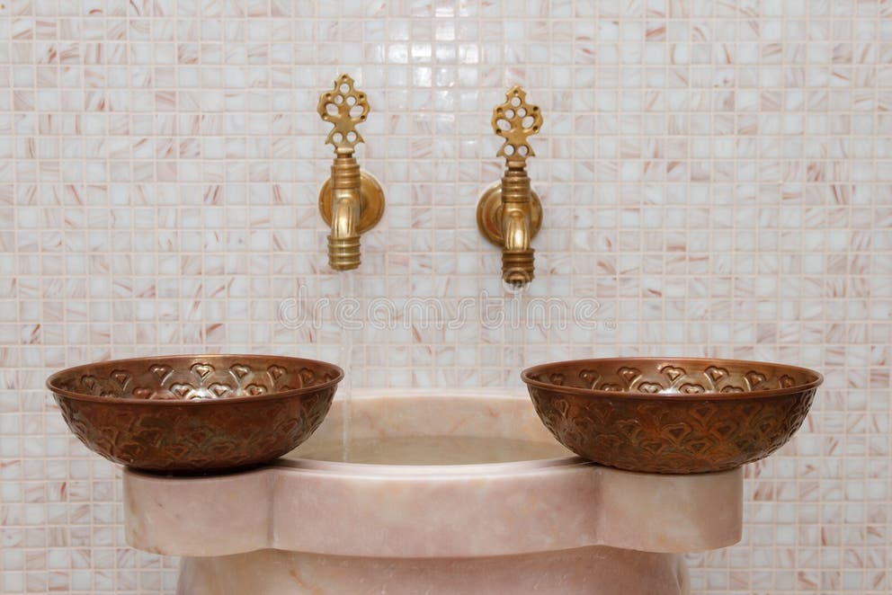 Hamam turc photo stock. Image du indoors, banc, lifestyles - 16565704