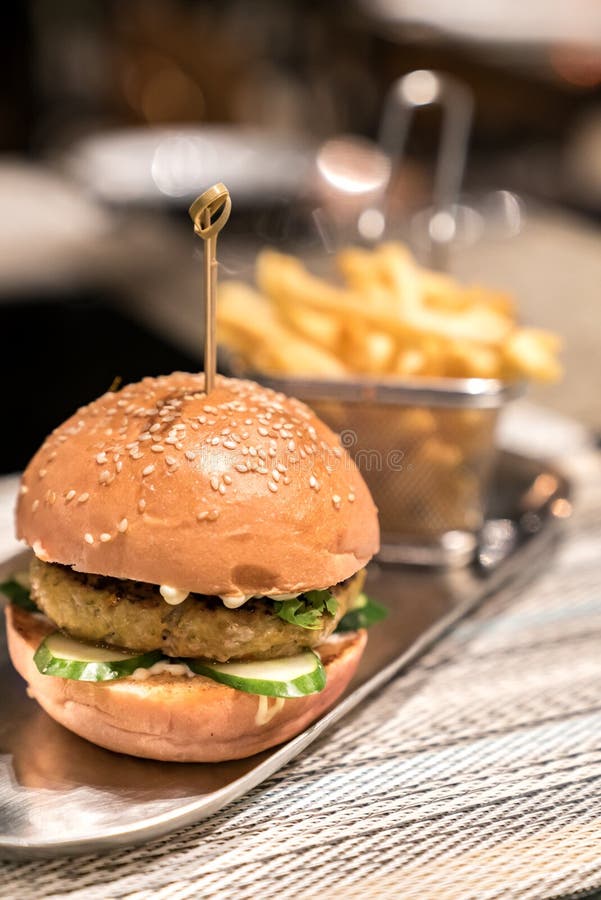 Hamberger fotografering för bildbyråer. Bild av bulle - 101120779