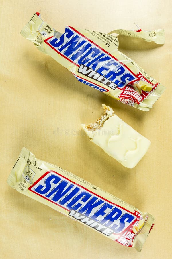 Snickers White Edición Limitada De Chocolate Con Fondo Blanco Imagen ...