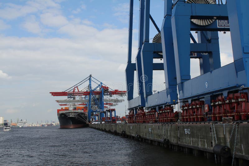 Hamburg Harbor Container Ship Editorial Image - Image of hamburg, jobs ...