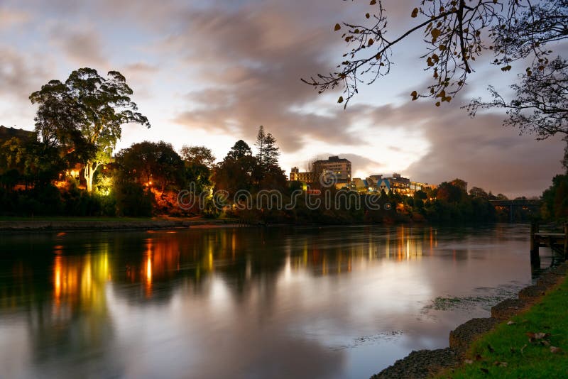 Hamilton Central Visto Do Rio De Waikato Imagem de Stock - Imagem de ...