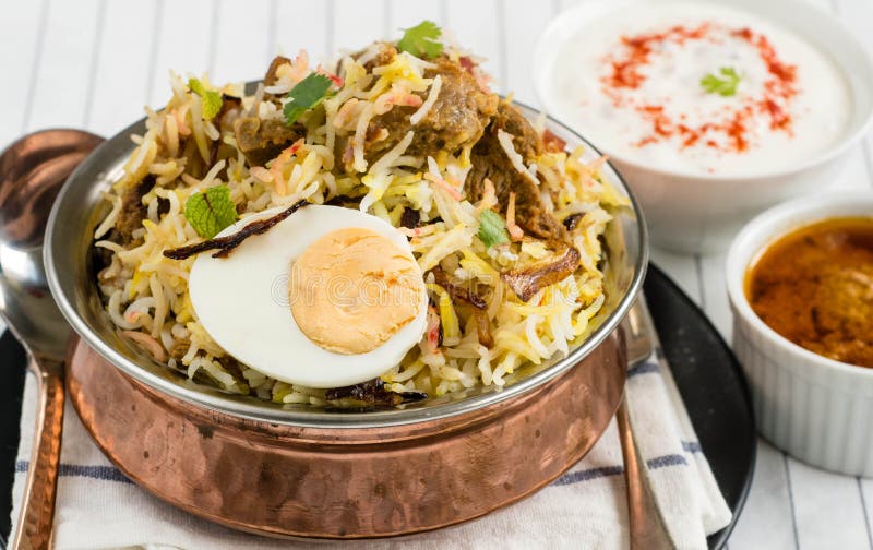 Hammelfleisch Biryani Mit Traditionellen Seiten Stockbild - Bild von ...