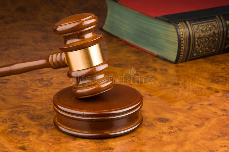 Hammer Eines Richters Bei Gericht Stockfoto - Bild von gerechtigkeit ...