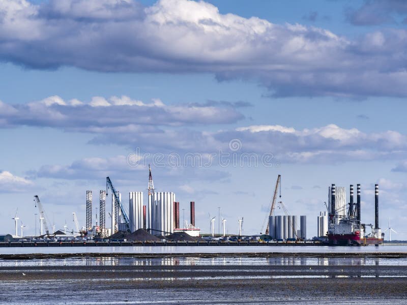 Hamn För Esbjerg Vindturbin. Danmark. Fotografering för Bildbyråer ...