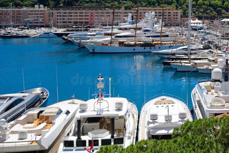 LA CONDAMINE, MONACO - JUNI 04, 2019: LaCondamine Hamn Cityscape Och ...