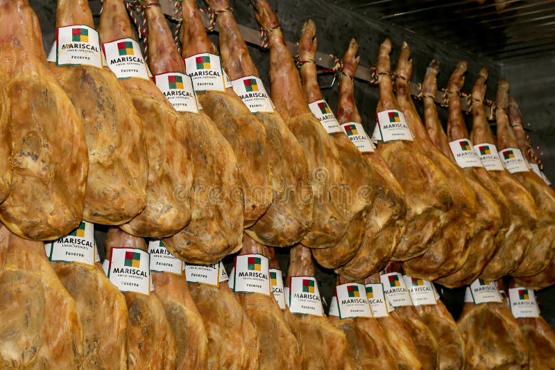 Hamon Español En El Mercado De Barcelona, Iberico Del Jamon En El Cerdo ...
