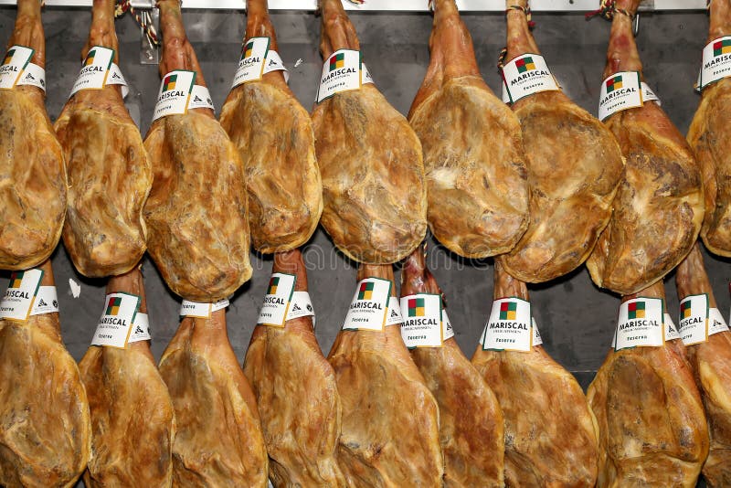 Hamon Español En El Mercado De Barcelona, Iberico Del Jamon En El Cerdo ...
