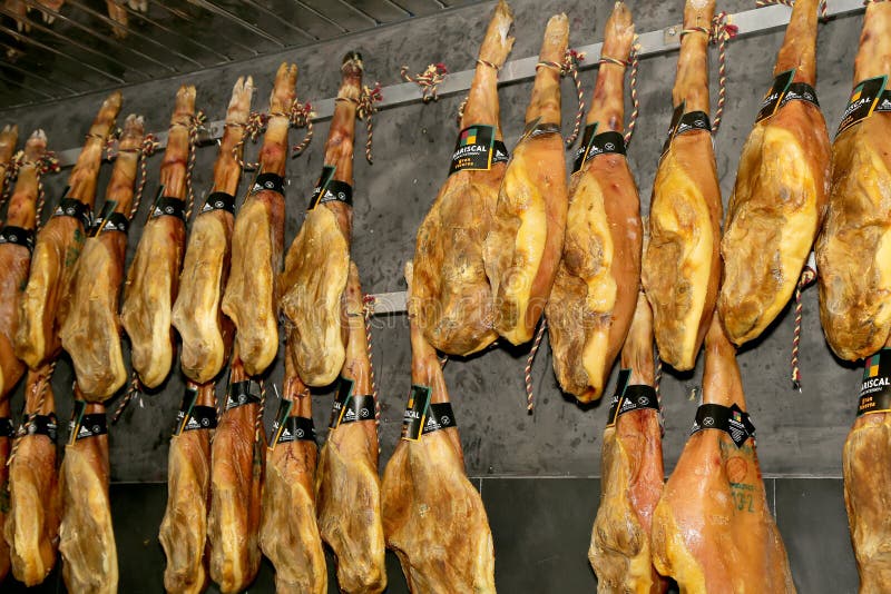 Hamon Español En El Mercado De Valencia, Iberico Del Jamon En El Cerdo ...