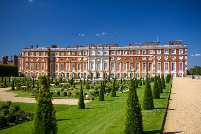 Hampton Court Palace Front stock image. Image of royal - 34928887